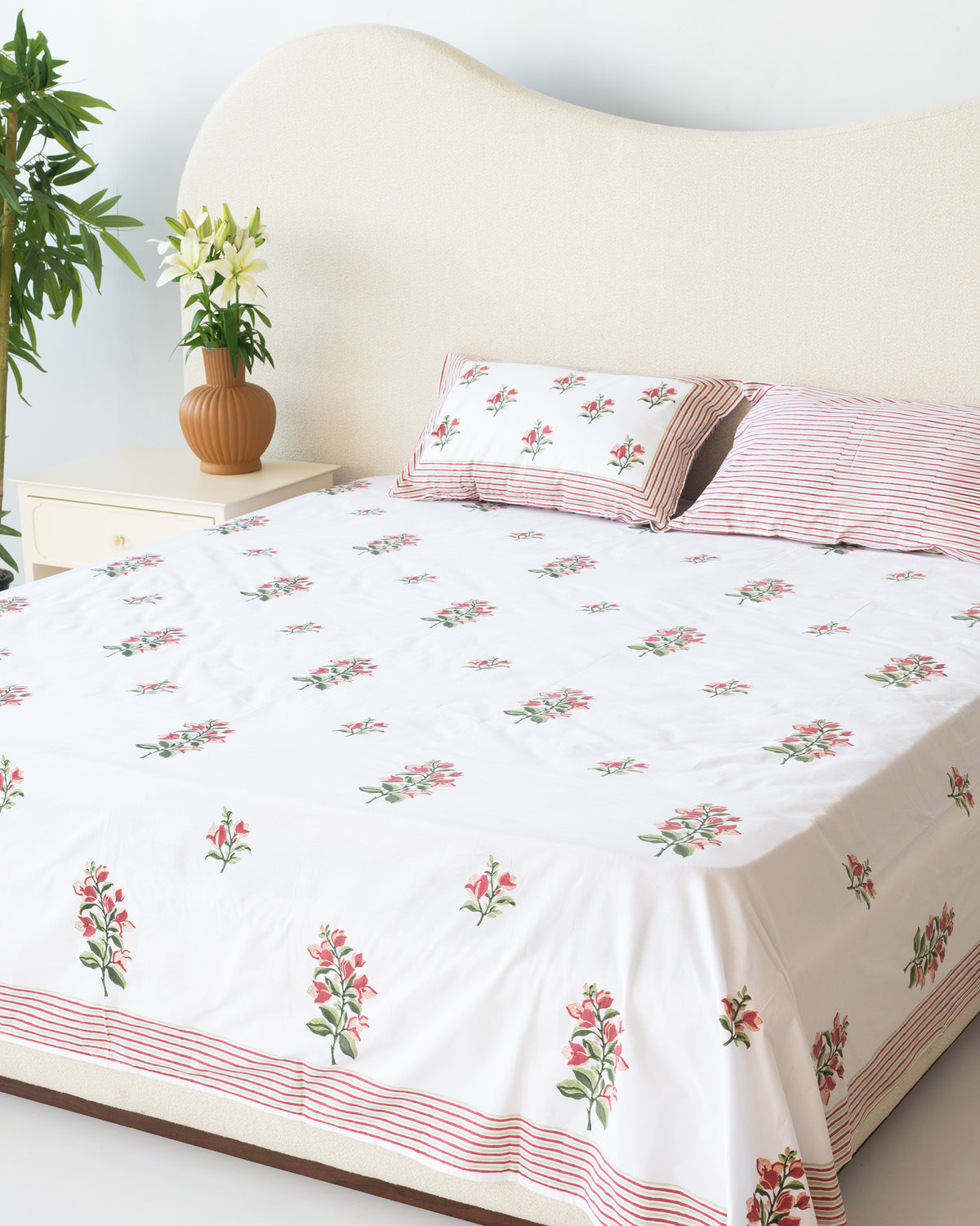 Bougainvillea Blooms Pink Bedsheet | Rangbagh