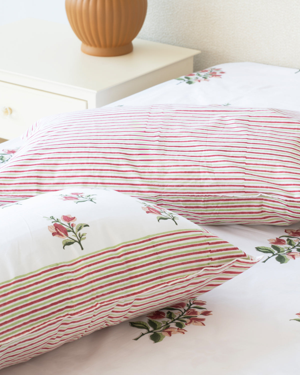 Bougainvillea Blooms Pink Bedsheet | Rangbagh